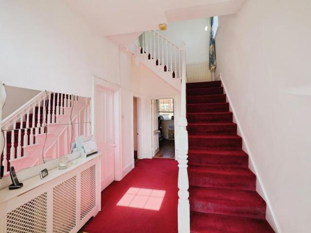 6 bed property for sale