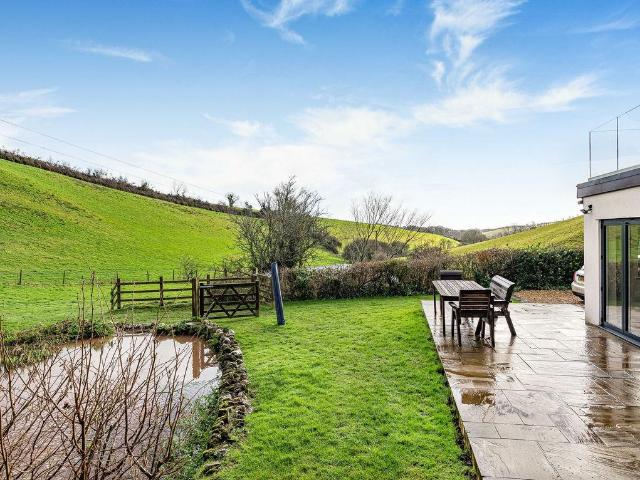 6 bed property for sale