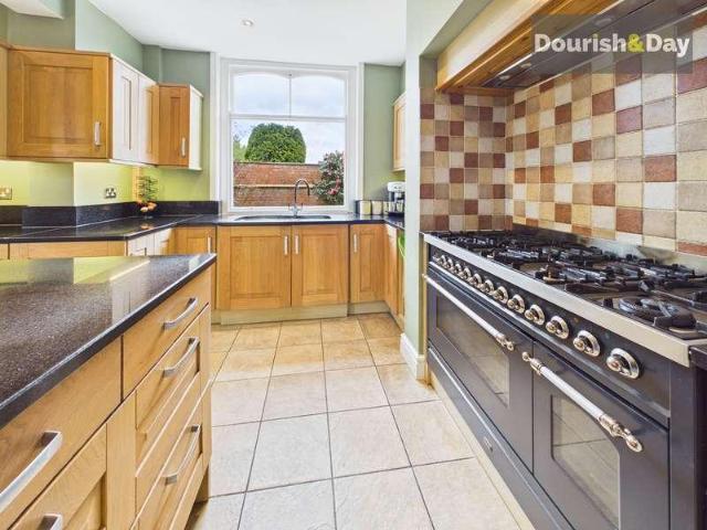 6 bed property for sale