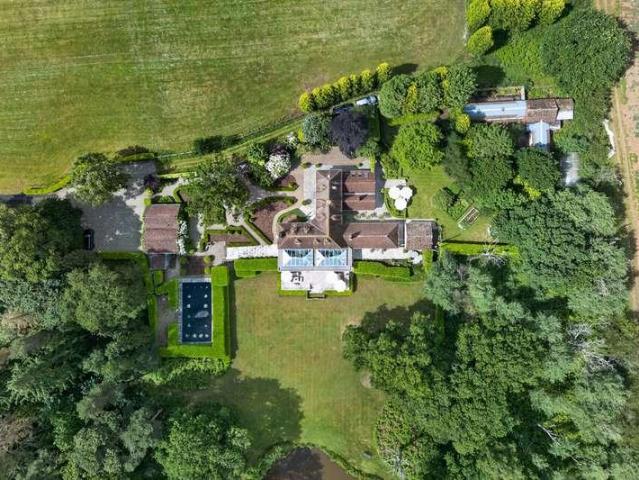 6 bed property for sale