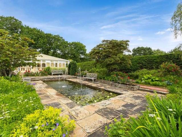 6 bed property for sale