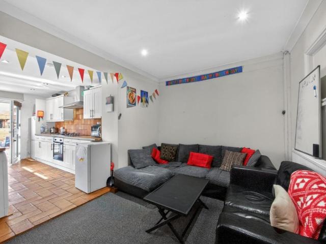 6 bed property for sale