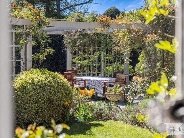 6 bed property for sale