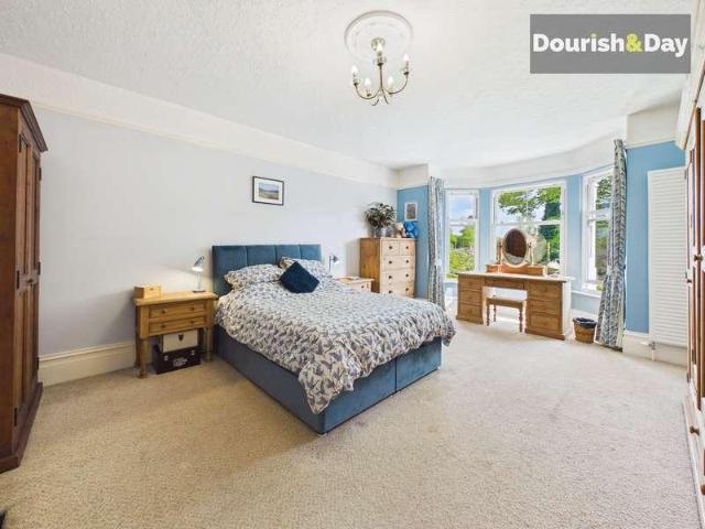 6 bed property for sale