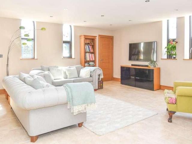6 bed property for sale