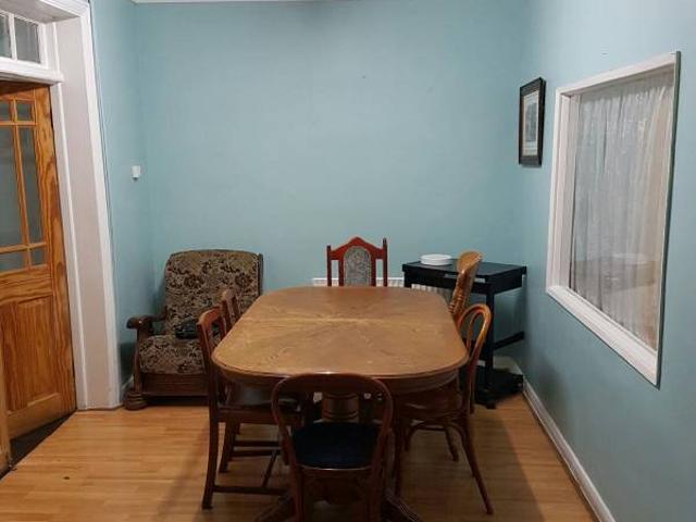 6 bed room house with 2 w/C. 10 mint Forest Gate