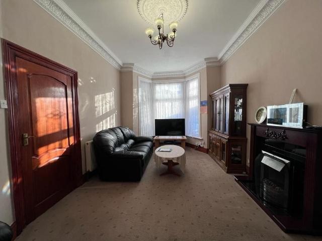 6 Bed Semi Detached House, Albert Road, IG1