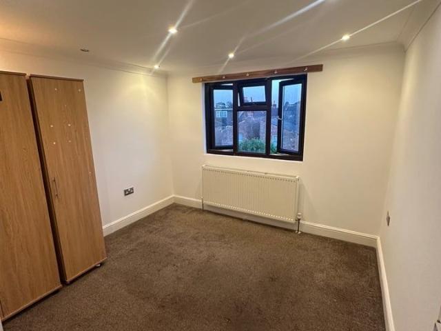 6 Bed Semi Detached House, Chesterfield Road, E10