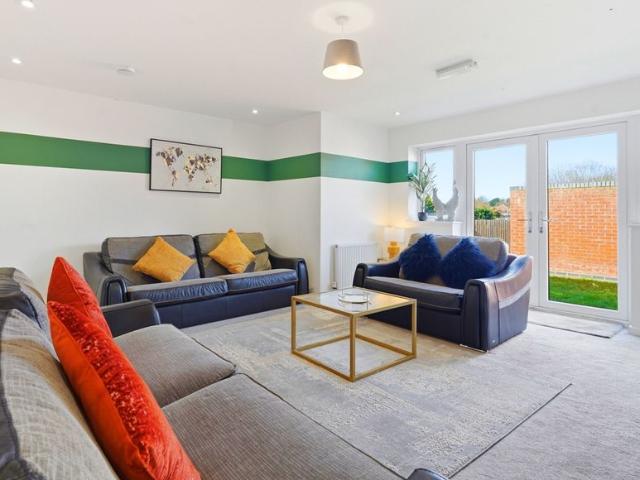6 Bed Semi Detached House, Collingbourne Avenue, B36