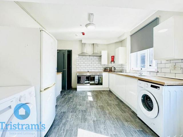 6 bed Semi Detached House for Rent