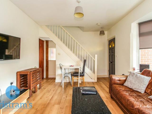 6 bed Semi Detached House for Rent