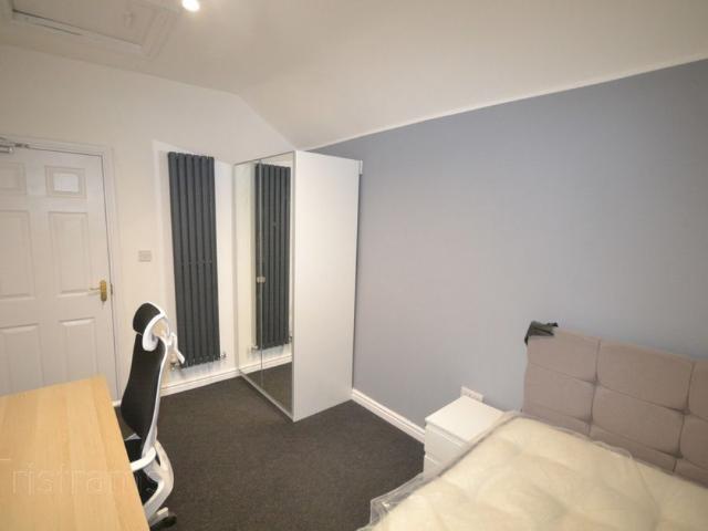 6 bed Semi Detached House for Rent