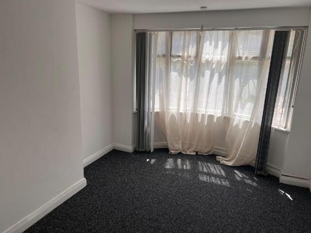 6 Bed – Semi Detached House – London. 6 bed semi detached house to rent £1,550 pcm £358 pw
