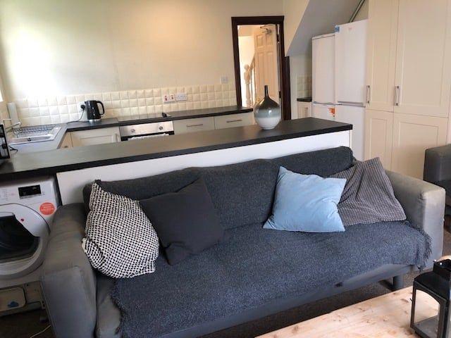 6 Bed Semi Detached House, Wilton Avenue, SO15