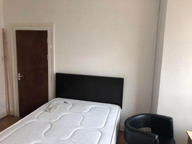 6 Bed St Helens Avenue,