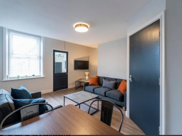 6 Bed Student House in Heaton