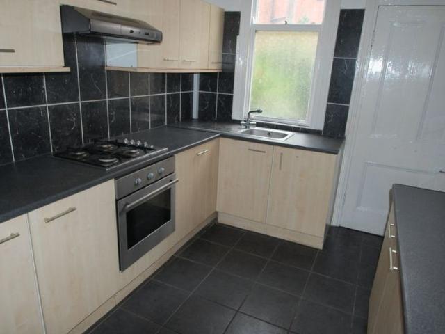 6 bedroom 3 bathrooms