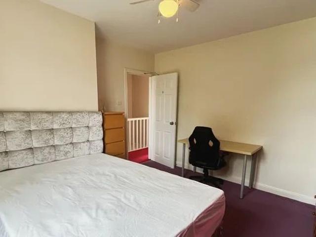 6 Bedroom 2 Bathroom