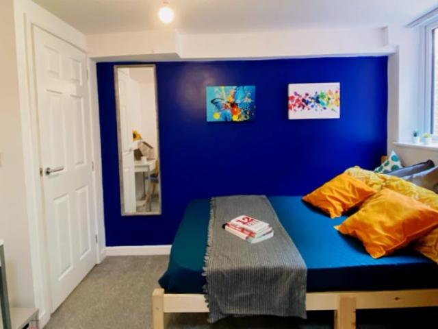 6 Bedroom