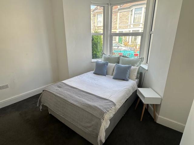 6 bedroom, 6 ensuite room house ava Southville