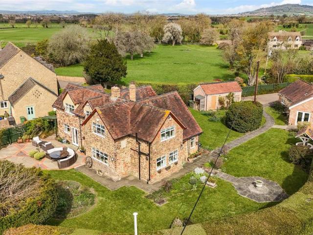 6 bedroom cottage for sale