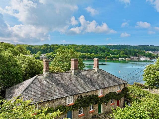 6 bedroom cottage for sale