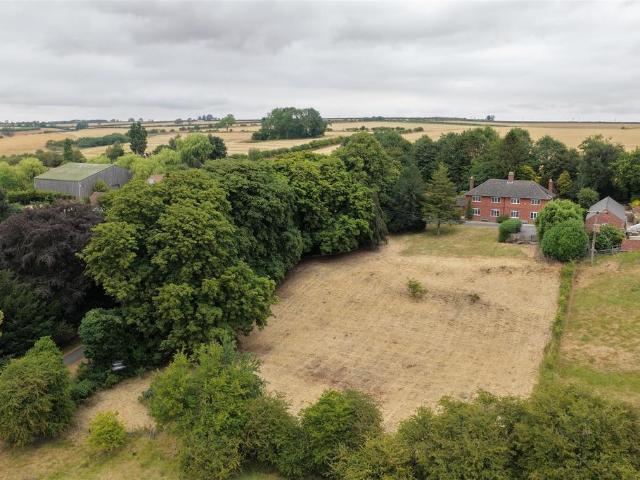 6 bedroom cottage for sale