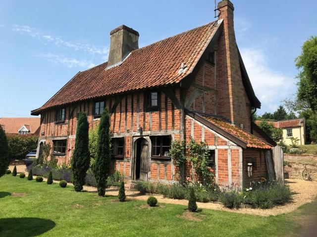 5 bedroom cottage for sale