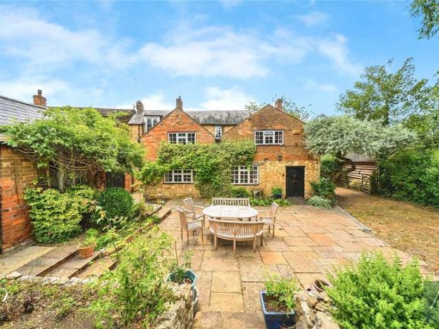 6 Bedroom Cottage House