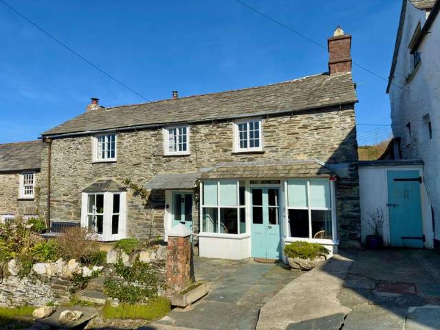 6 Bedroom Cottage House