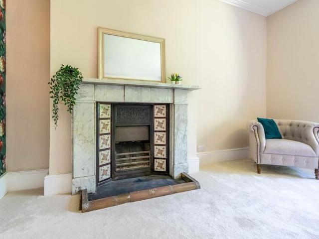 6 bedroom country house to rent