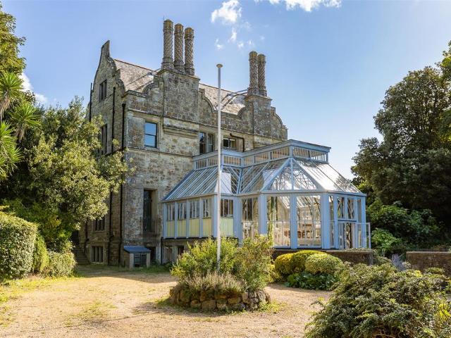 6 bedroom country house for sale