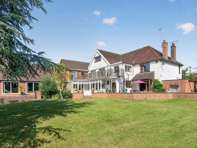 6 bedroom country house for sale