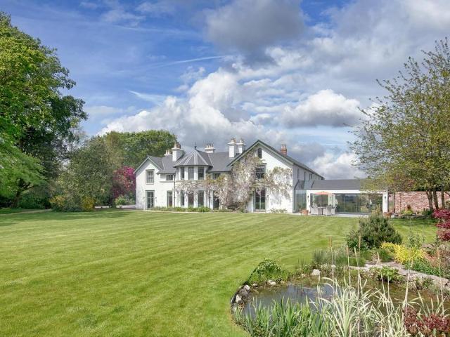 6 bedroom country house for sale