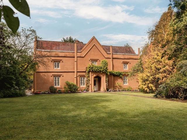 6 bedroom country house for sale