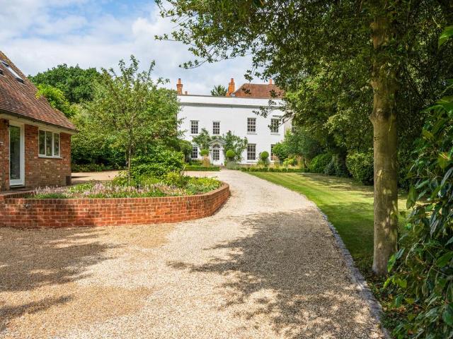 6 bedroom country house for sale