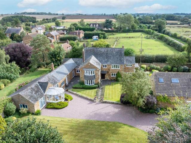 6 bedroom country house for sale