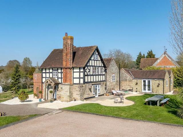6 bedroom country house for sale