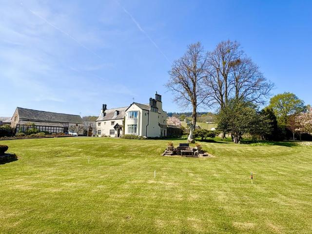 6 bedroom country house for sale