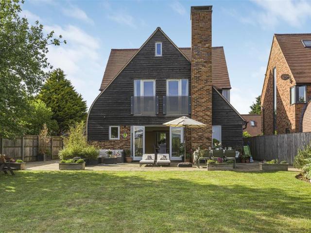 6 bedroom country house for sale