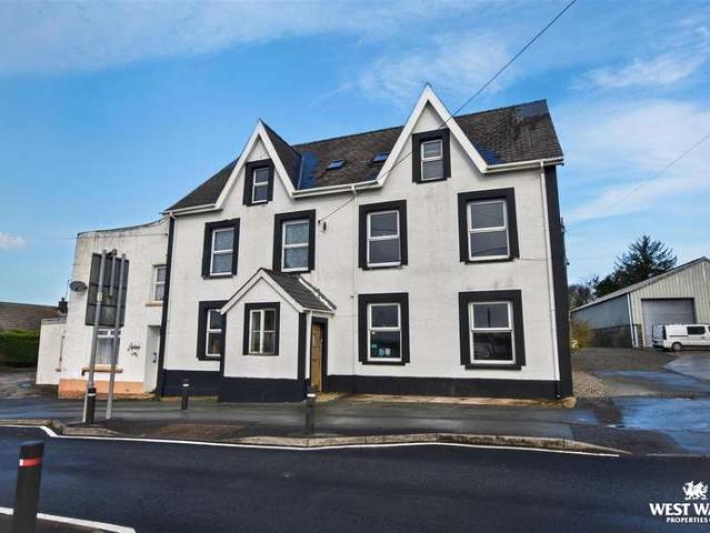 6 Bedroom Commercial Property