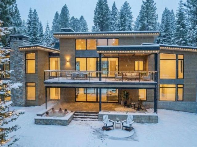 6 bedroom, CA CA 97735284