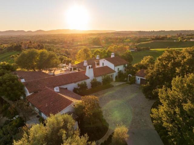6 bedroom, CA CA 97837703