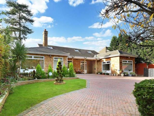 6 Bedroom Chalet House