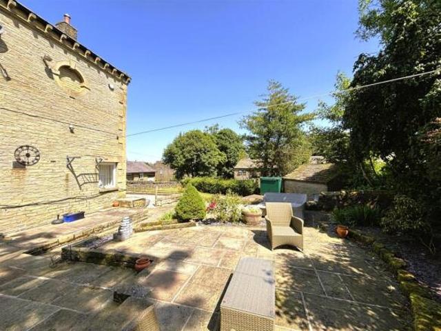 6 bedroom character property for sale in The Coach House, Lane Side, Queensbury BD13