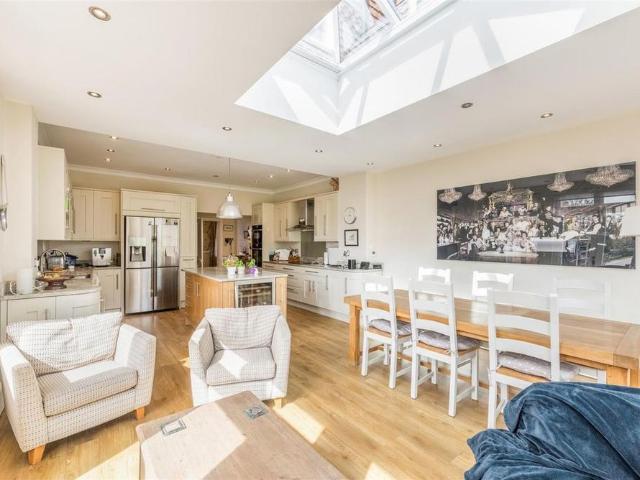 6 bedroom character property to rent