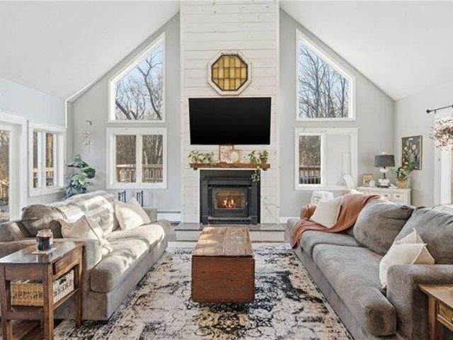 6 bedroom, Cumberland RI 02864 LS103097589