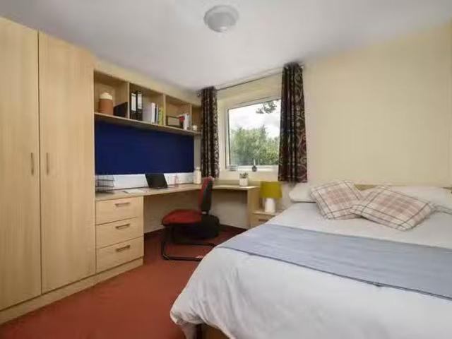 6 Bedroom Apartment Classic Room