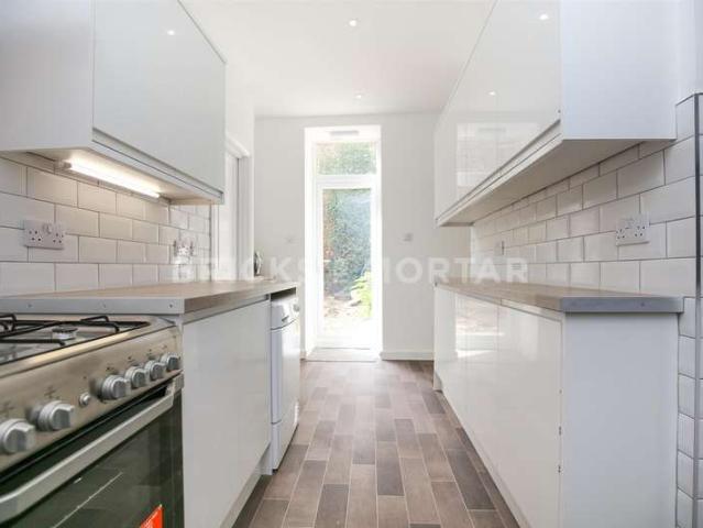 5 Bedroom Apartment Flat