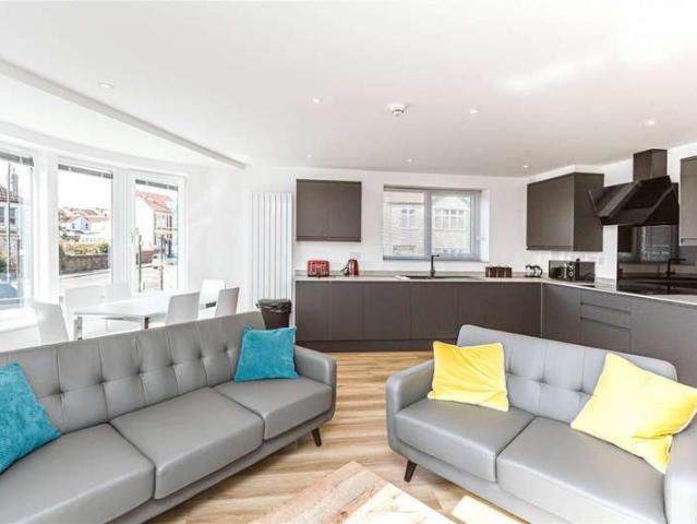6 Bedroom House